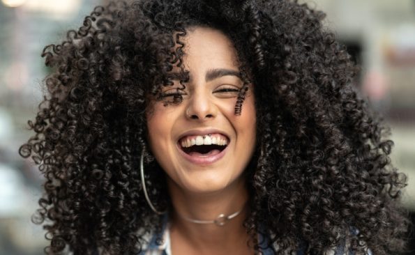 Piercing no mamilo: o que saber antes de colocar e peças para te inspirar