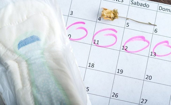 Menstruação marrom é normal? Ginecologista esclarece