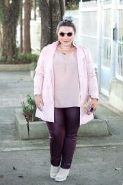 Sobretudo: como criar looks para diferentes temperaturas com a peça