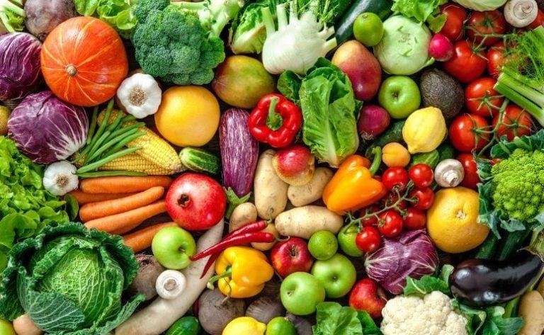 Adeus constipação: 11 alimentos que soltam o intestino