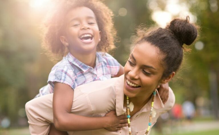 6 razões por que tios e tias são tão importantes na vida das crianças