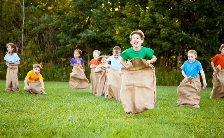 Gincana: ideias para divertir adultos e crianças