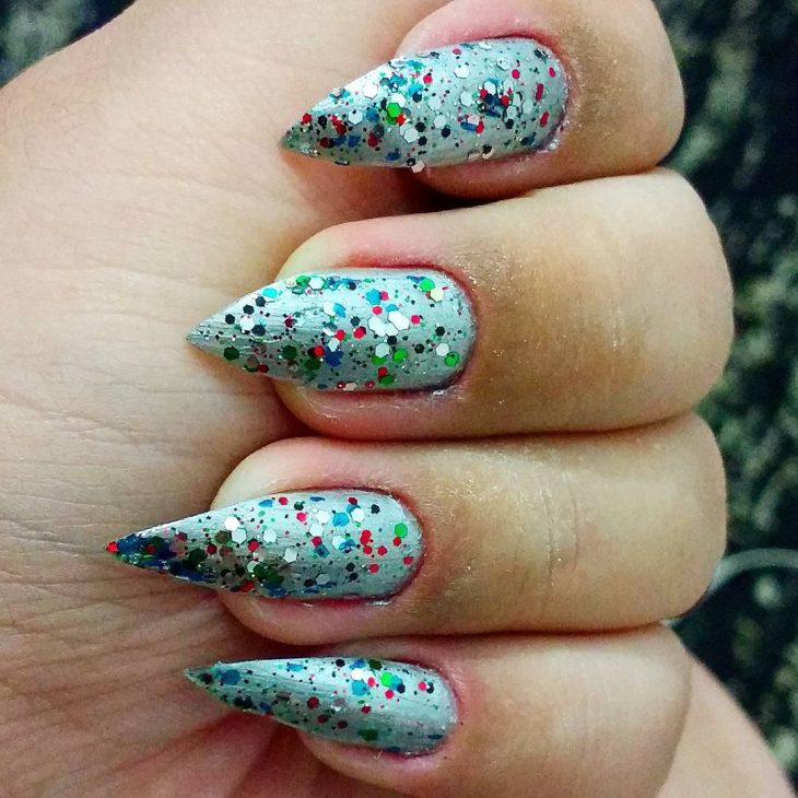 Unhas para o Carnaval: +70 inspirações para suas mãos entrarem na folia
