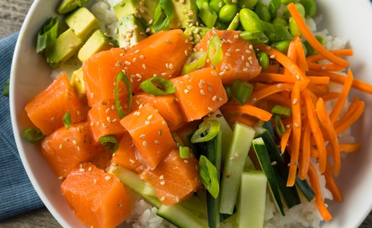 11 receitas de poke: o prato havaiano que conquistou o mundo