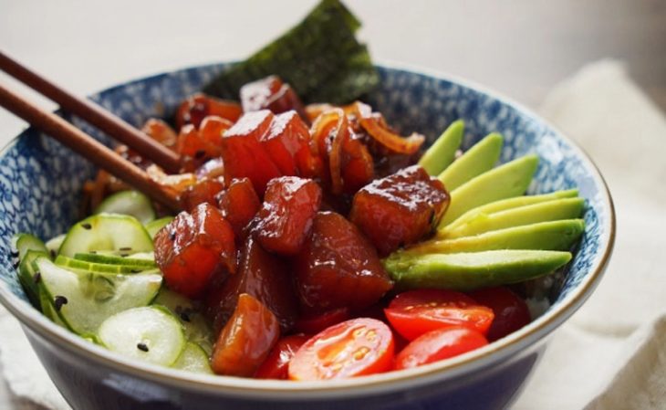 11 receitas de poke: o prato havaiano que conquistou o mundo