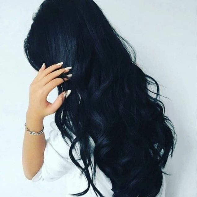 Cabelo preto azulado: Inspirações, cuidados e como fazer em casa