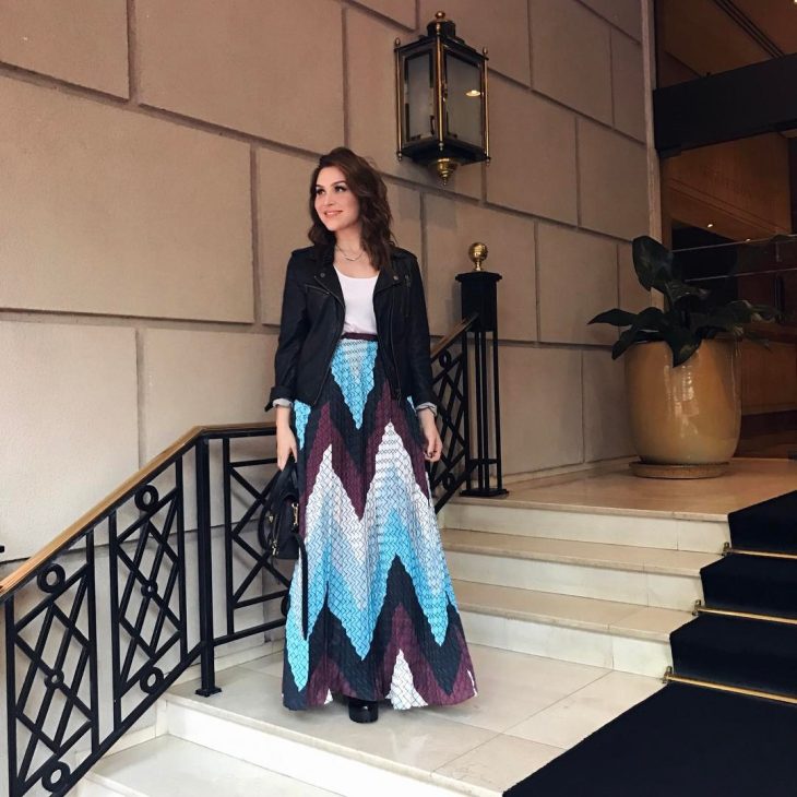 Saia longa: veja como compor looks estilosos com a peça