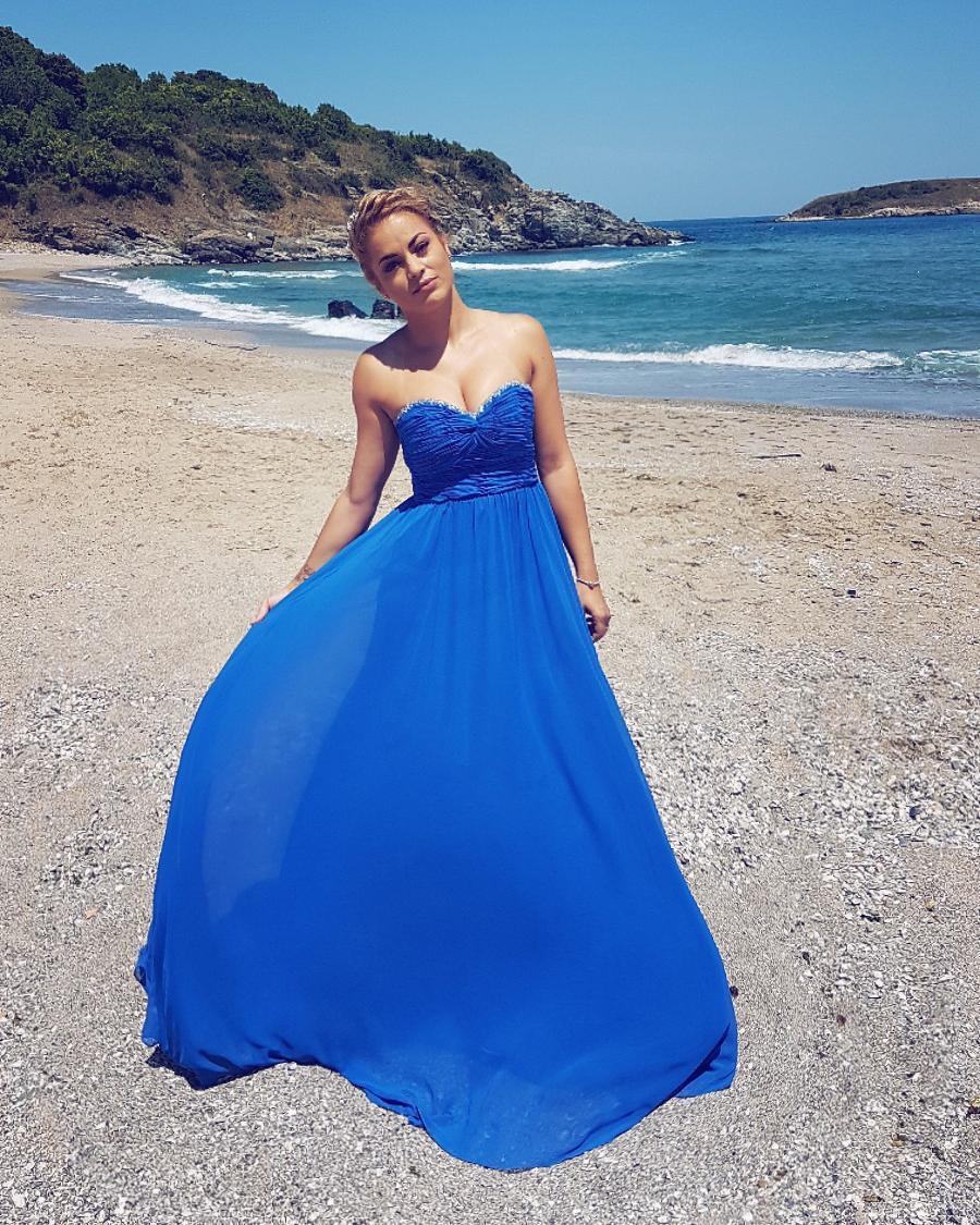 Vestido azul royal: 55 fotos com a peça para abraçar a tendência