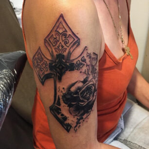 Tatuagem de cruz: 70 inspirações para sua próxima tattoo