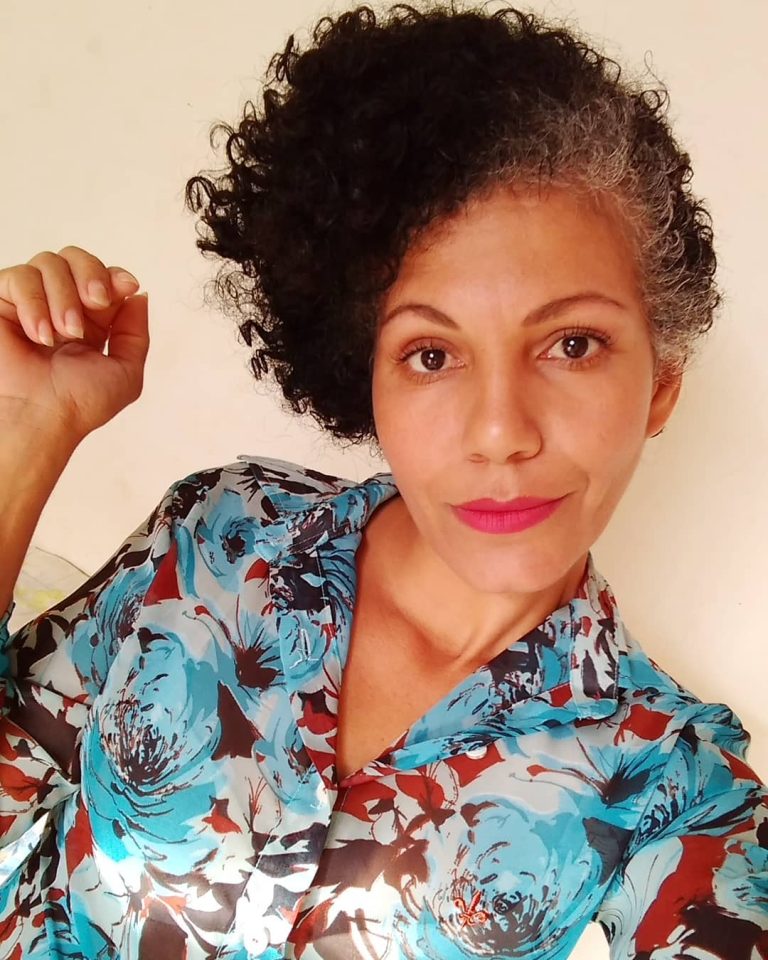 Cabelo branco: como disfarçar ou aderir a este visual empoderador