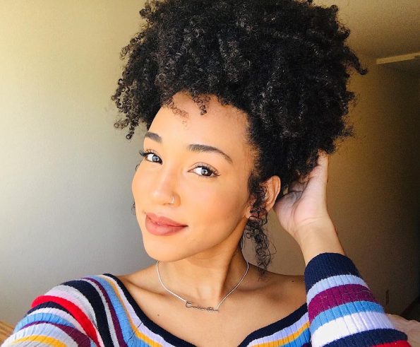 Penteados afros: 75 ideias incríveis para se inspirar