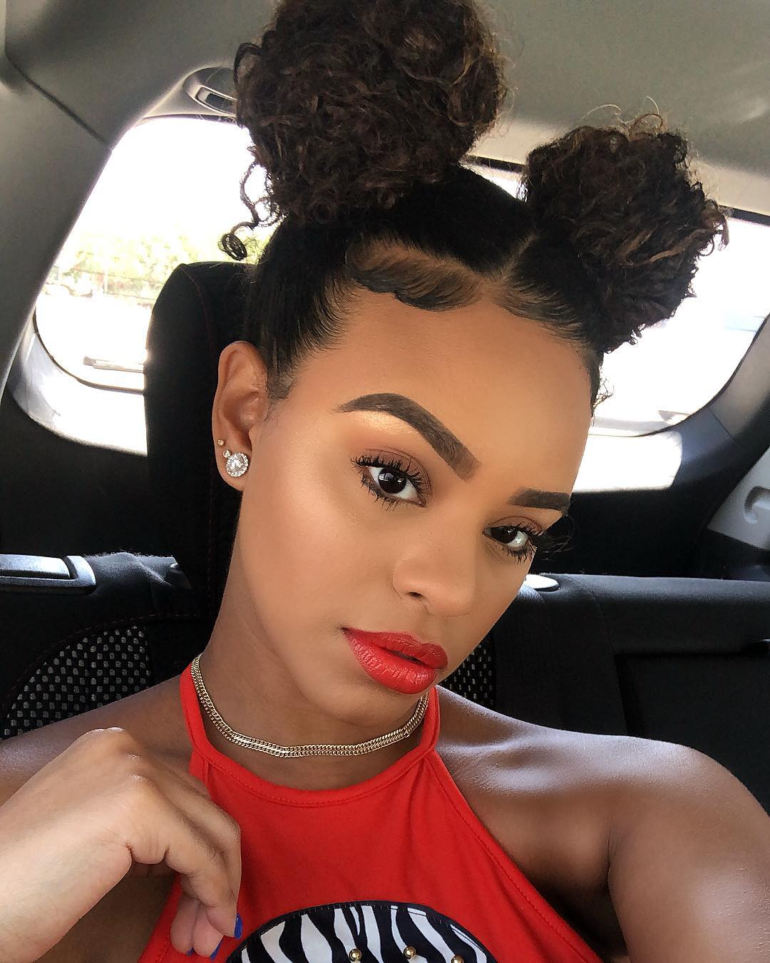 Penteados afros: 75 ideias incríveis para se inspirar