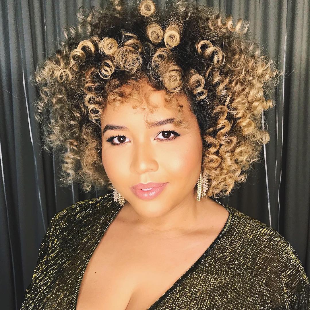 Penteados afros: 75 ideias incríveis para se inspirar