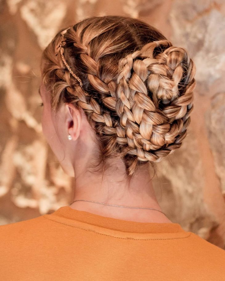 Penteados com coque: 55 ideias PERFEITAS para qualquer ocasião