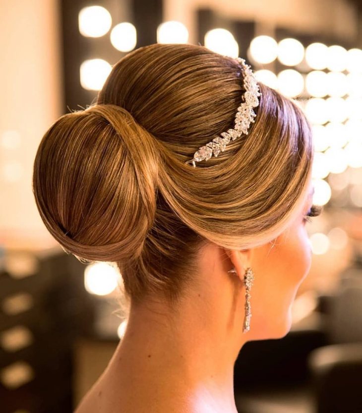 Penteados com coque: 55 ideias PERFEITAS para qualquer ocasião