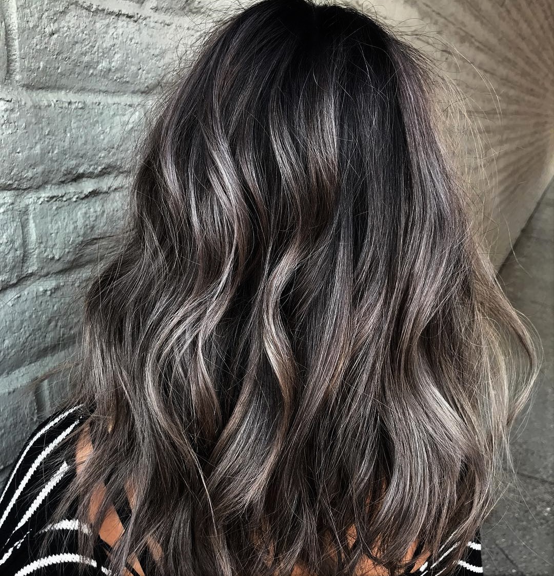 Cabelo preto com luzes: 57 exemplos para iluminar os fios Cabelo preto com luzes: 57 exemplos para iluminar os fios