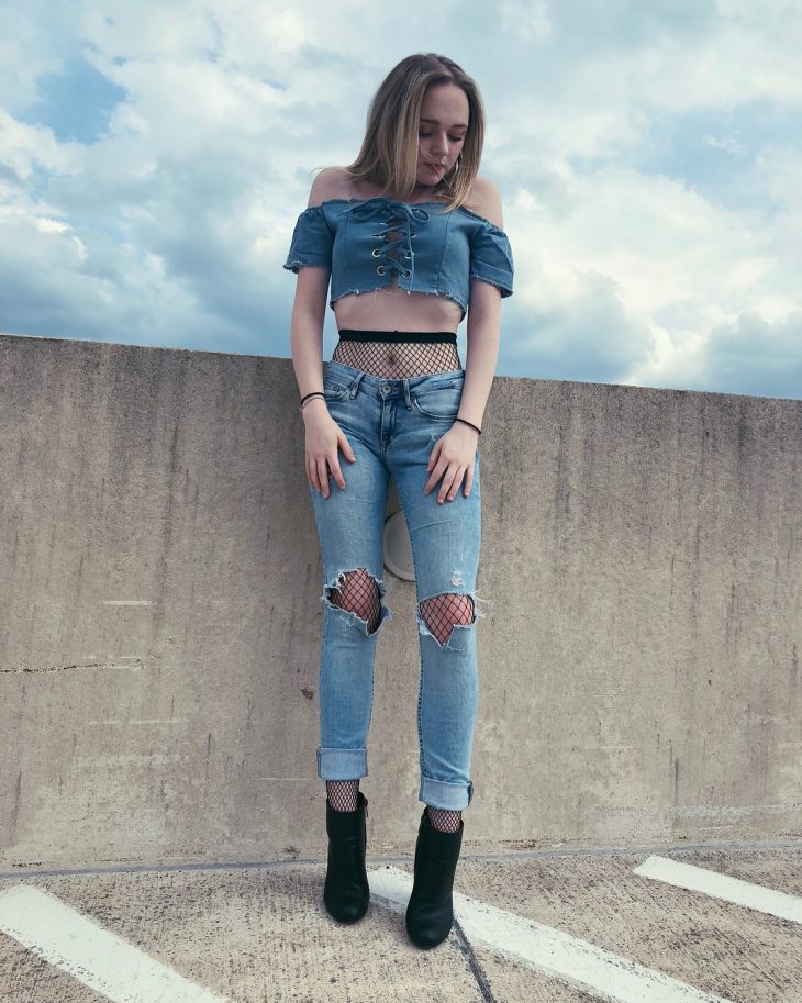 Cropped jeans: 65 ideias de como incluir essa peça prática ao seu estilo