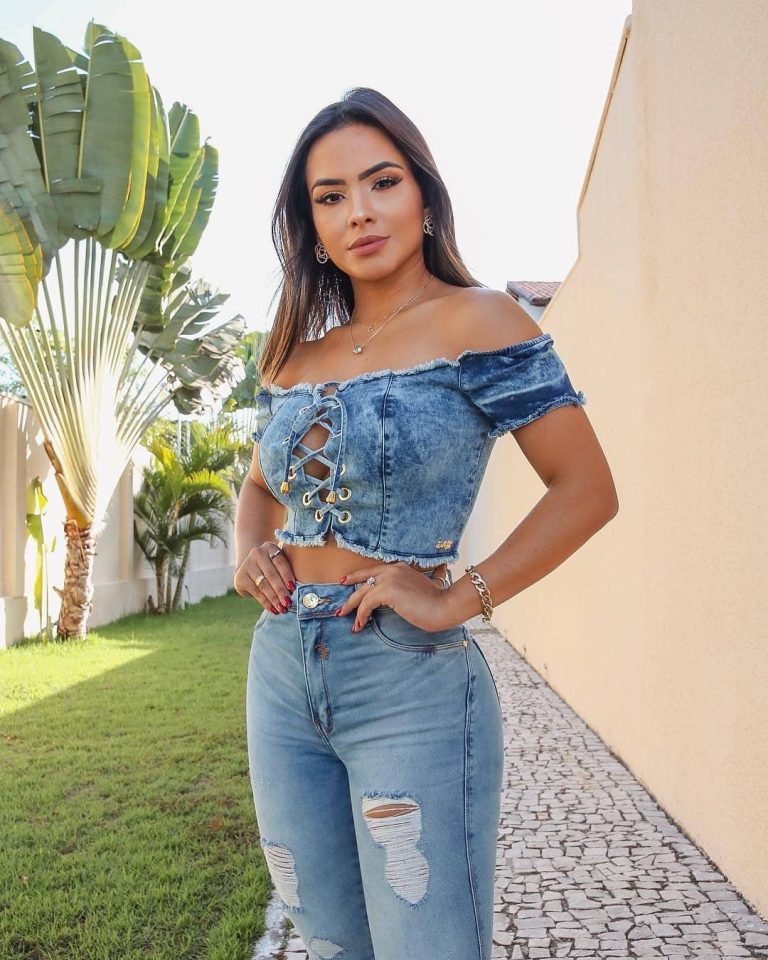 Cropped jeans: 65 ideias de como incluir essa peça prática ao seu estilo