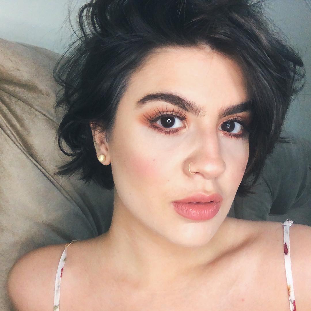 Corte de cabelo para rosto oval: 40 ideias para valorizar os traços