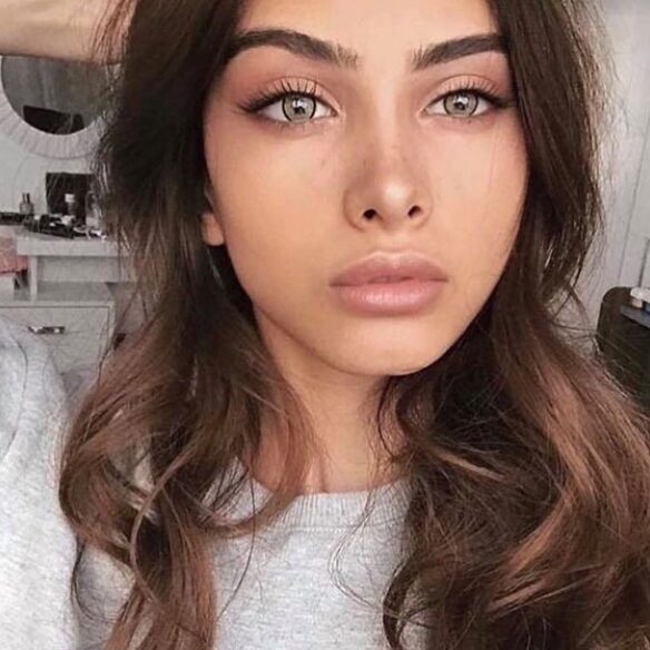 Cabelo marrom dourado: uma nuance que vai te conquistar