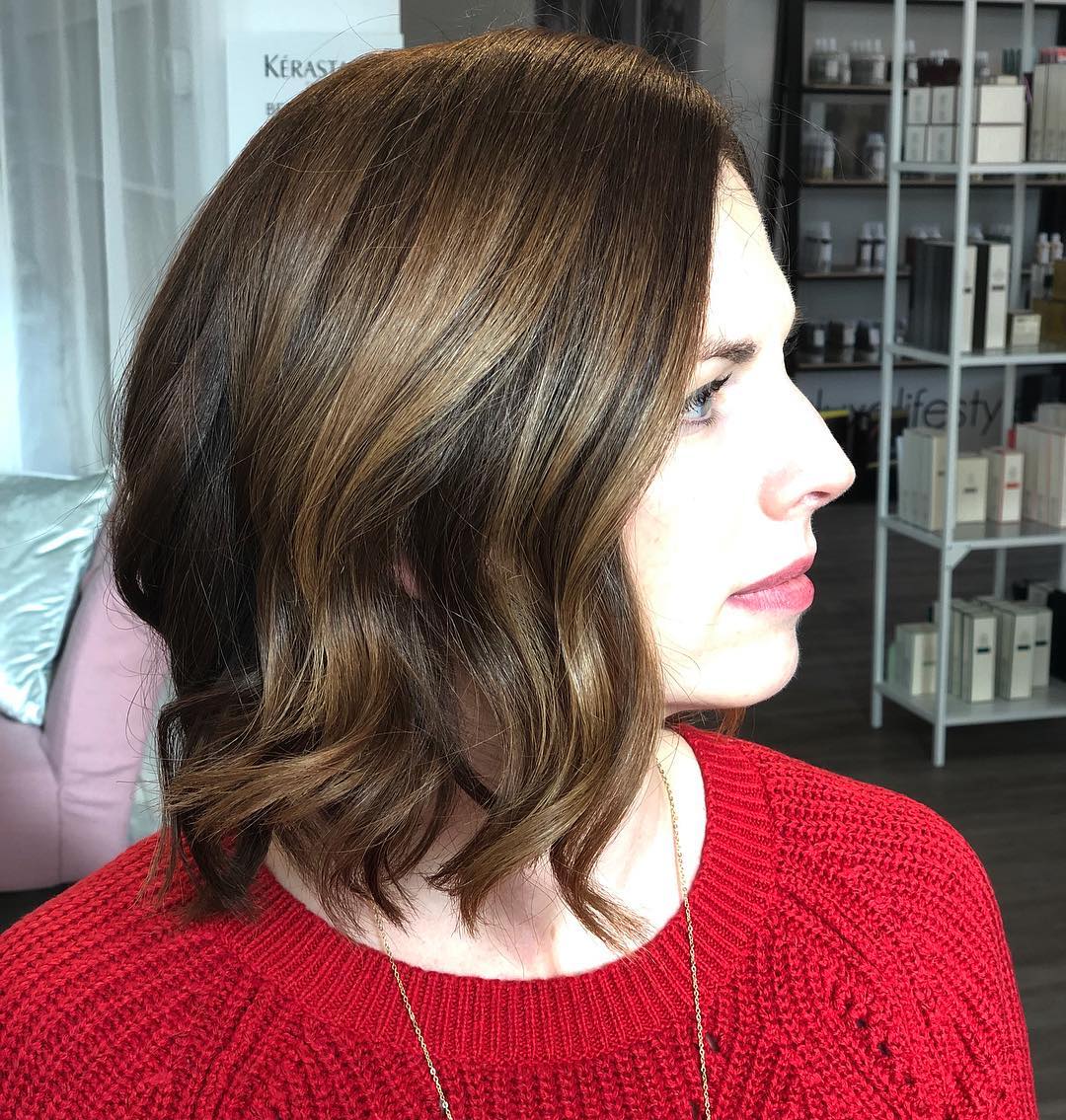 Cabelo marrom dourado: uma nuance que vai te conquistar