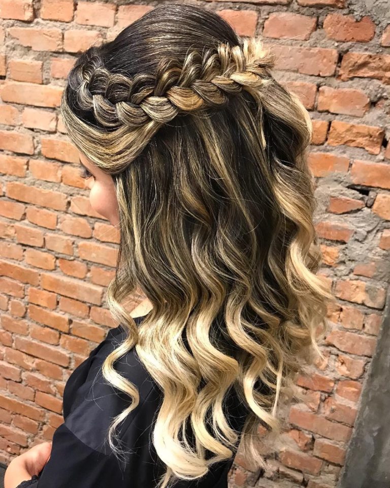 Penteado com topete: 75 ideias certeiras para qualquer ocasião + tutoriais