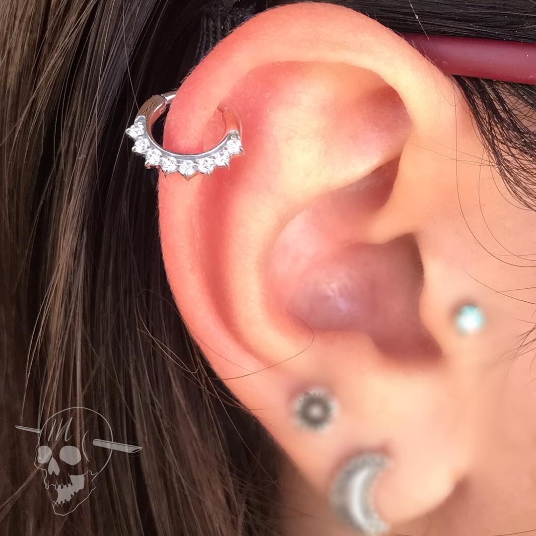 Piercing Helix: dói mesmo? Veja a opinião de quem tem! [DICAS]