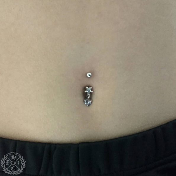 Piercing no umbigo: aplicação, cuidados e 20 inspirações