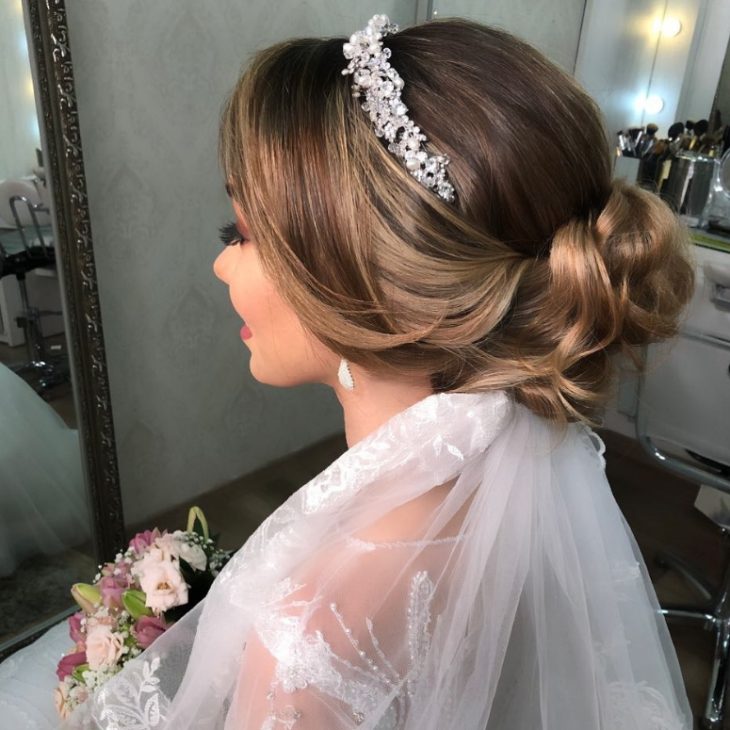 Tiara para noivas: 45 modelos e tutoriais para montar em casa
