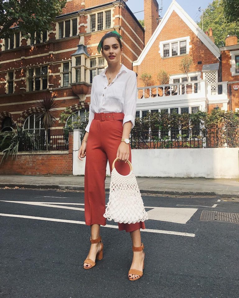 Calça cropped: 60 ideias para incluir essa peça versátil em seu estilo