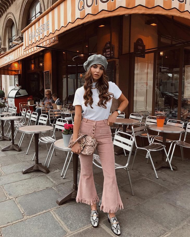 Calça cropped: 60 ideias para incluir essa peça versátil em seu estilo