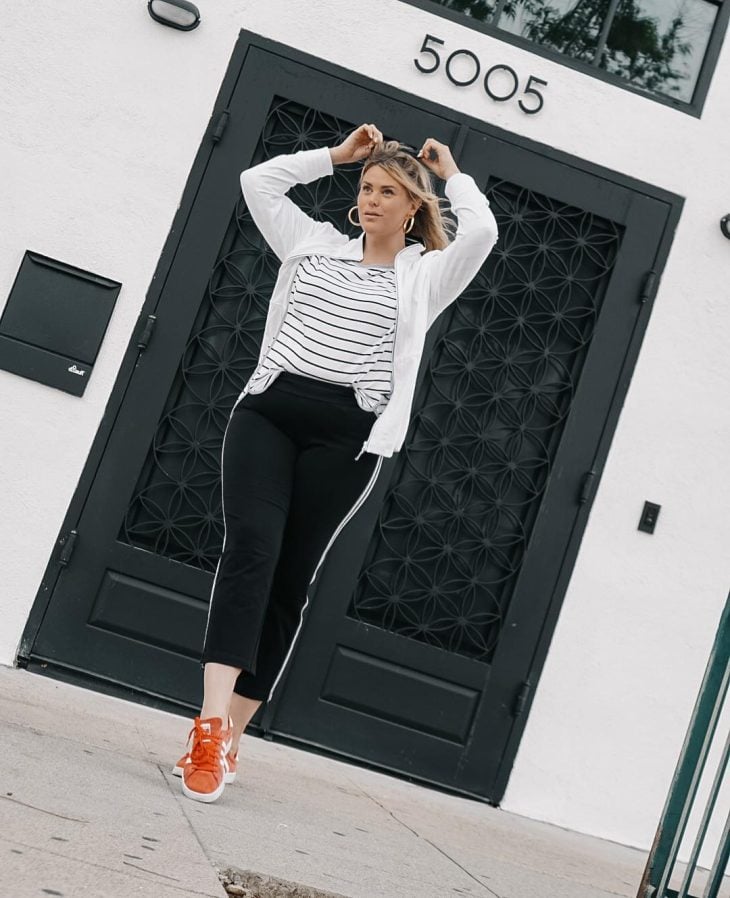Calça cropped: 60 ideias para incluir essa peça versátil em seu estilo