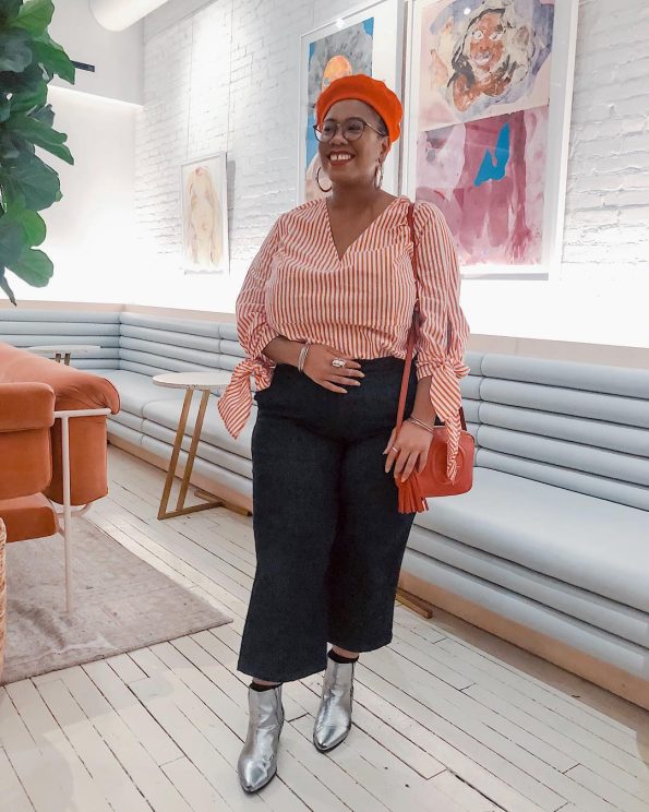 Calça cropped: 60 ideias para incluir essa peça versátil em seu estilo