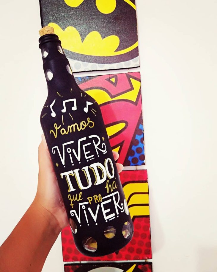 Garrafas decoradas: 100 fotos e tutoriais para enfeitar qualquer ambiente