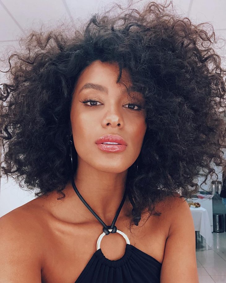 Long bob cacheado: 120 fotos para você apostar nessa tendência