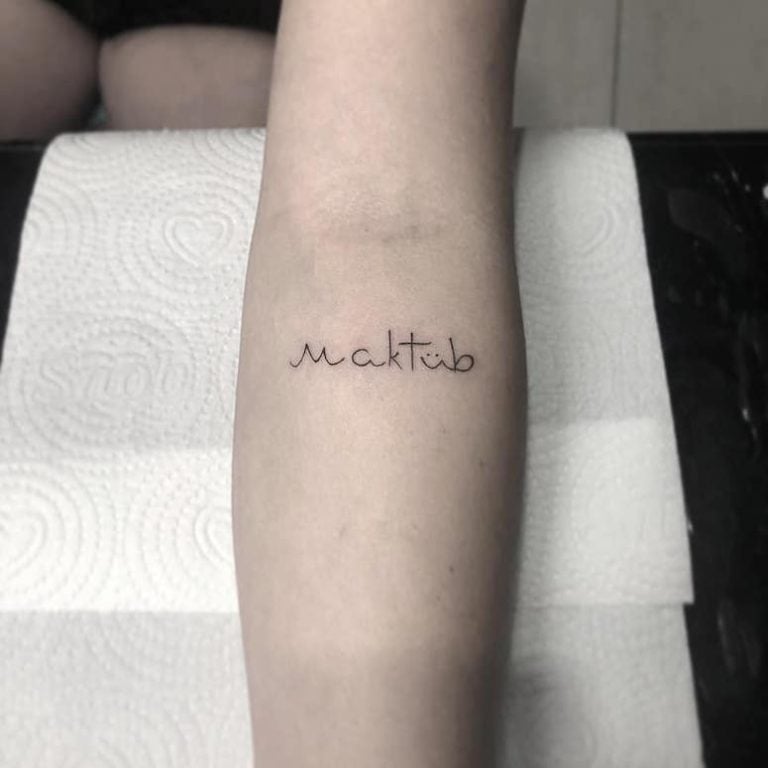 Tatuagem Maktub: 60 imagens inspiradoras e seu significado