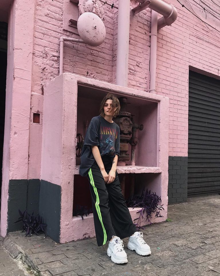 Estilo oversized: 60 ideias para se vestir de maneira confortável