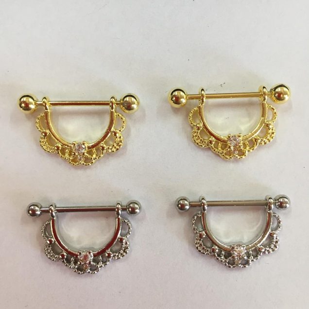 Piercing no mamilo: o que saber antes de colocar e peças para te inspirar