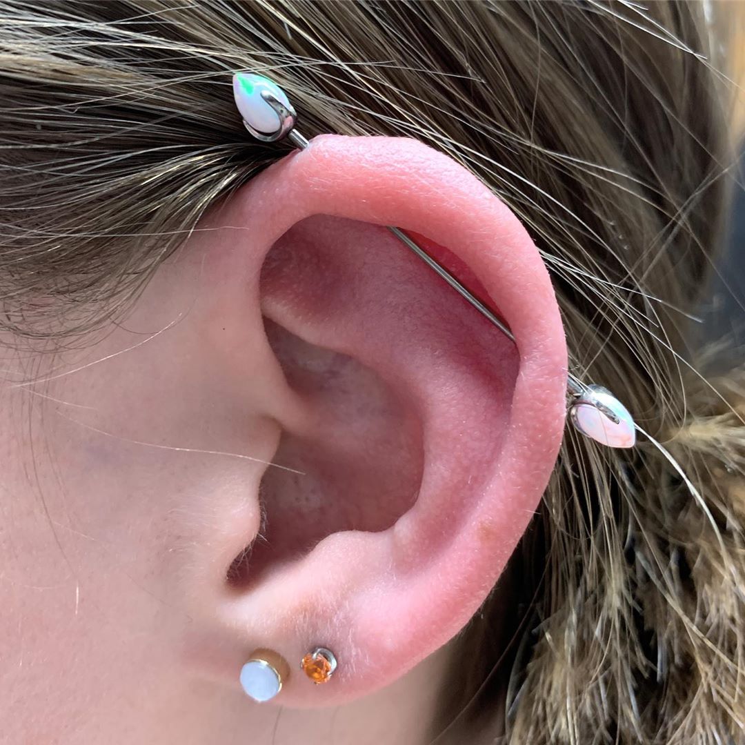 Piercing transversal: dúvidas, cuidados e fotos para querer furar a ...