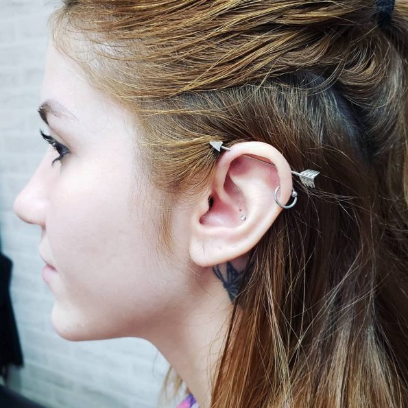 Piercing transversal: dúvidas, cuidados e fotos para querer furar a ...