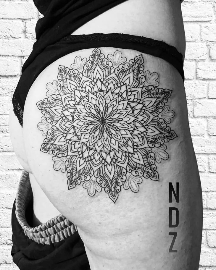 Tatuagem no bumbum: 85 ideias sensuais e originais Tatuagem no bumbum: 85 ideias sensuais e originais