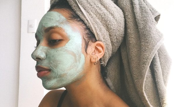 Máscara de argila: tipos, benefícios e como preparar em casa