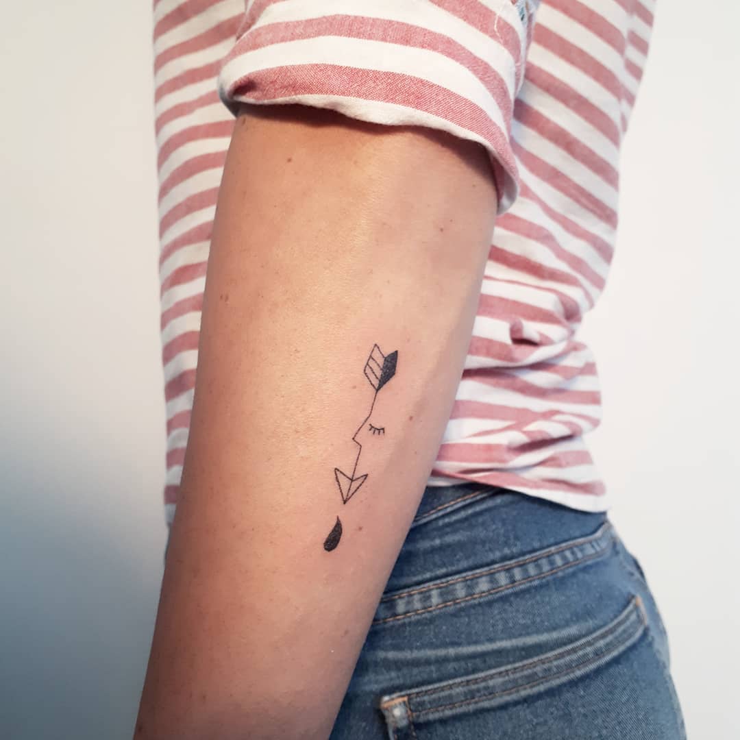 Tatuagem de flecha: significados e 65 ideias encantadoras [FOTOS]