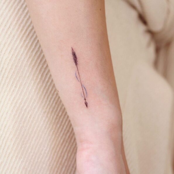 Tatuagem de flecha: significados e 65 ideias encantadoras [FOTOS]