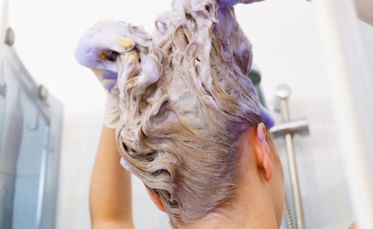 Cabelo descolorido: como manter os fios hidratados e radiantes