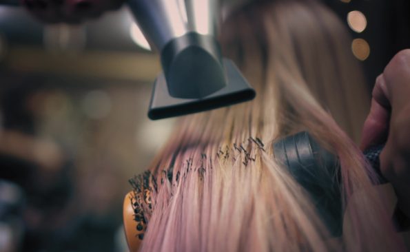 Cabelo quebrado: motivos e dicas para restaurar os fios - Dicas de Mulher