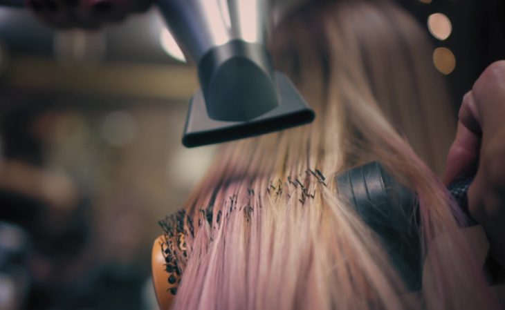 Cabelo quebrado: motivos e dicas para restaurar os fios - Dicas de Mulher