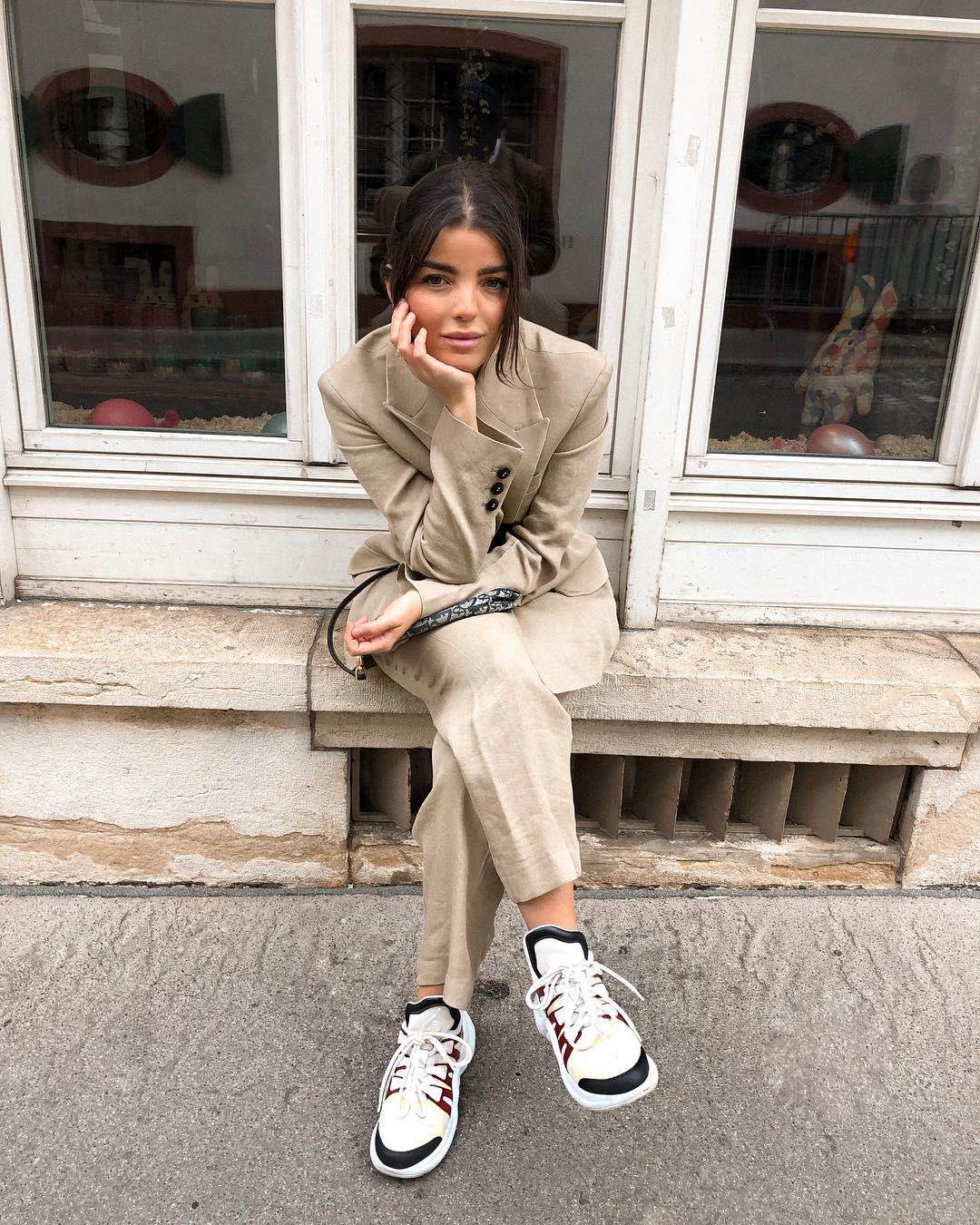 Cor caqui: o tom de bege que vai transformar seu guarda-roupa