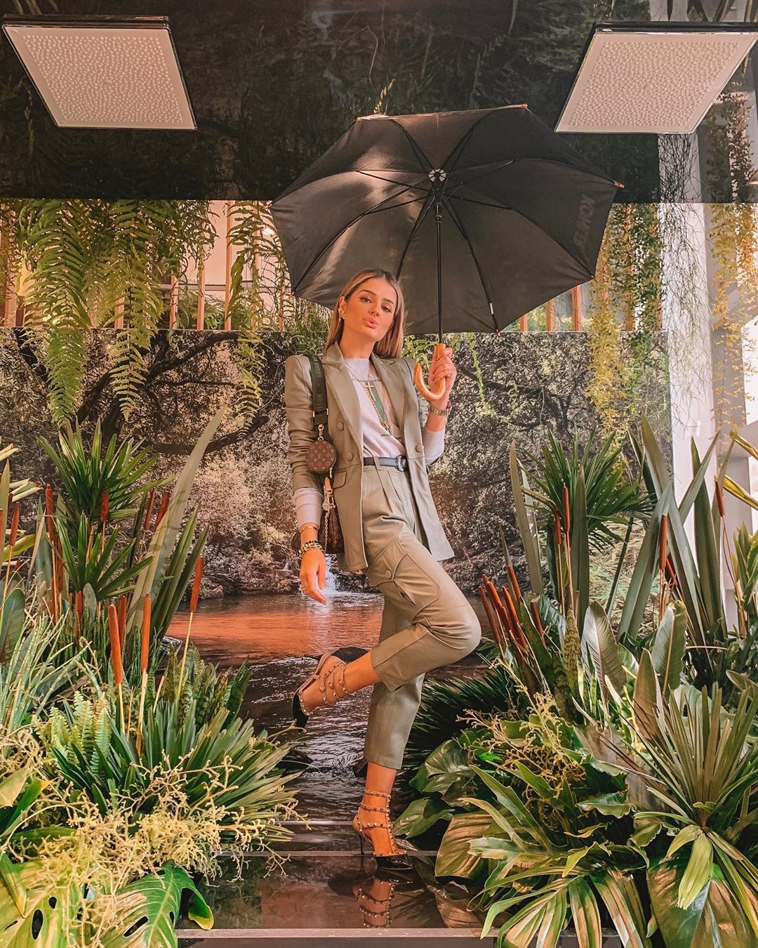 Cor caqui: o tom de bege que vai transformar seu guarda-roupa