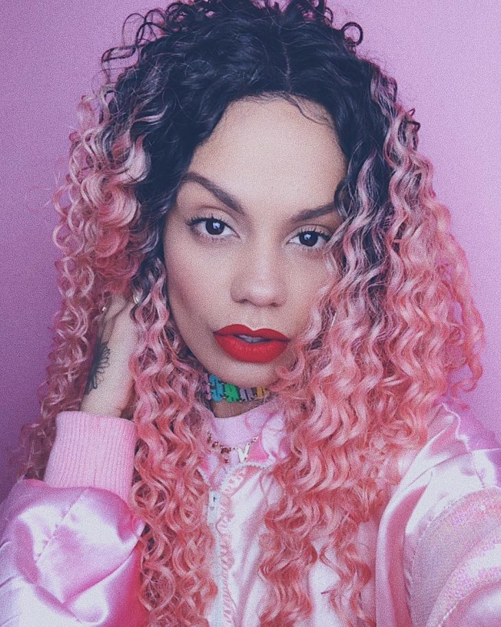 Mega hair cacheado: técnicas, cuidados e 20 fotos desse visual poderoso